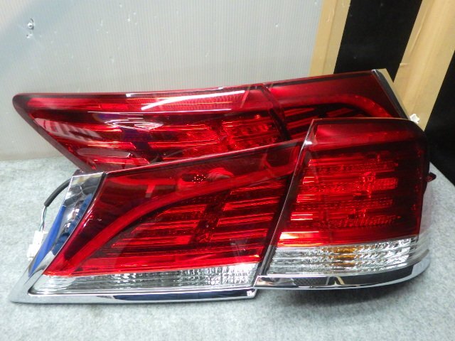 クラウン DAA-AWS210 右テールランプ 右テールライト スタンレー クラウン DAA-AWS210 右テールランプ 右テールライト スタンレー
